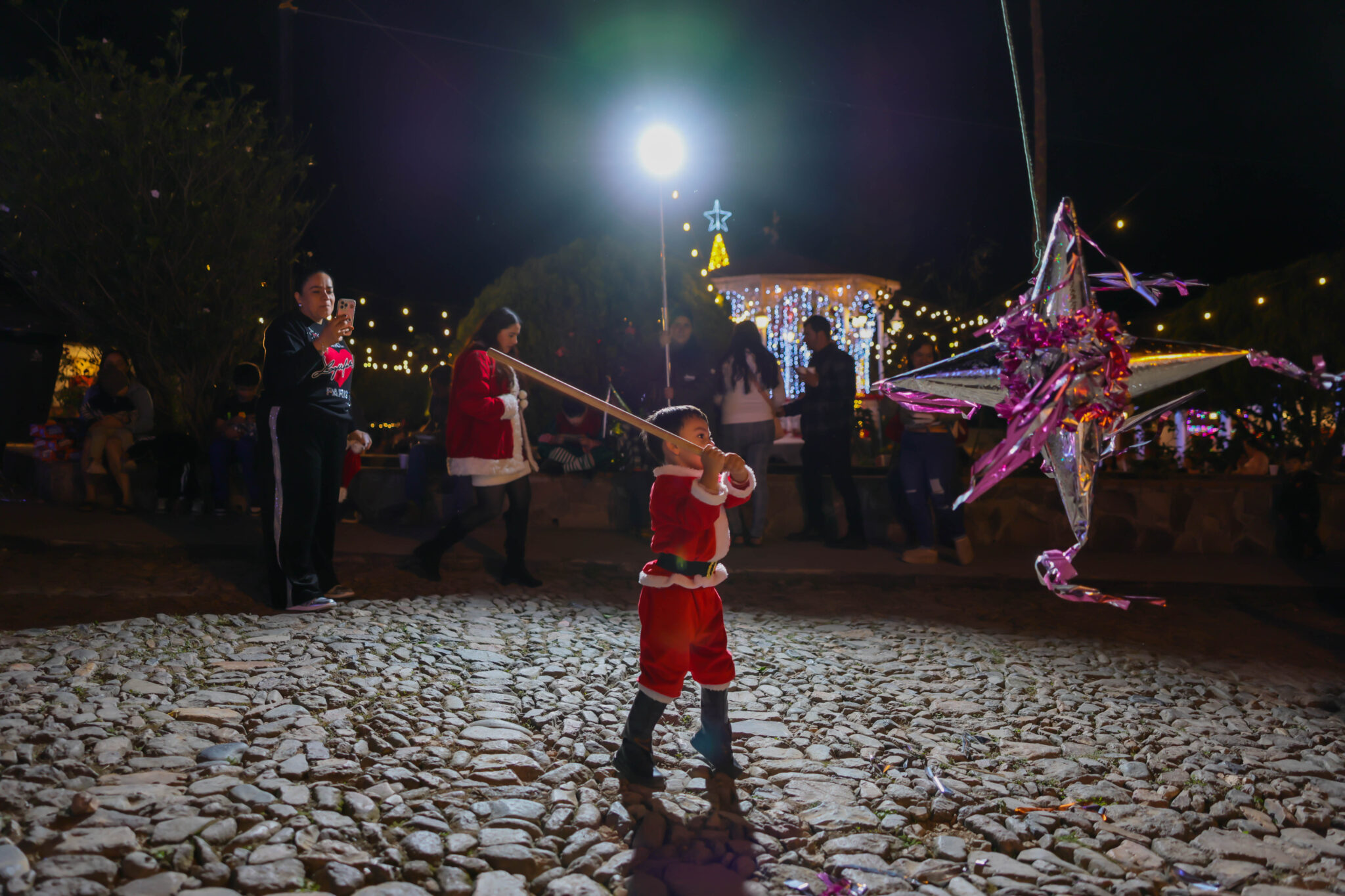 Celebrando las Posadas en las Comunidades que nos Rodean - Terronera Project - Endeavour Silver